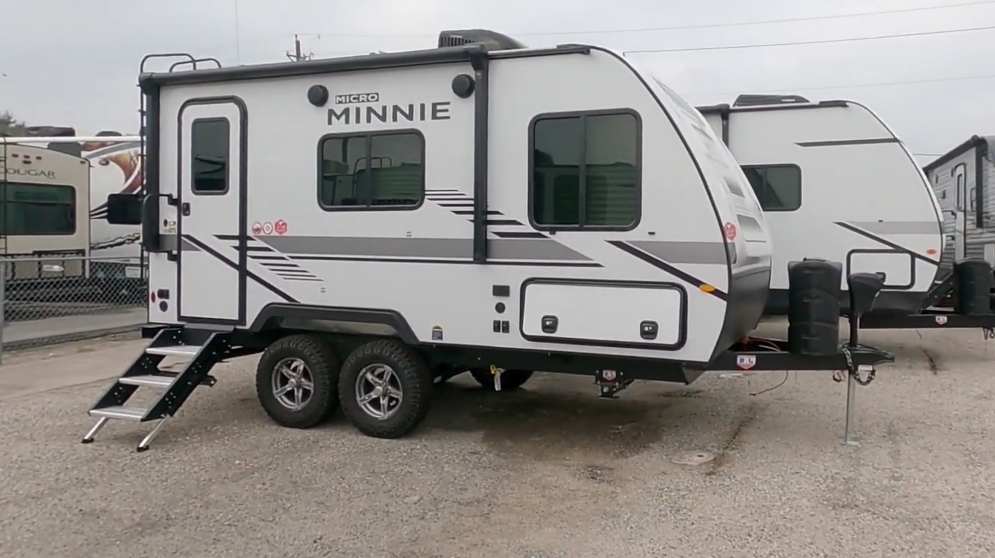 Winnebago Micro Minnie Review: Flexible Sleeping Options